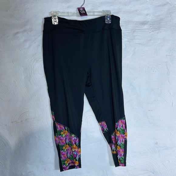 Zone Pro | Pants & Jumpsuits | 36 Zone Pro Capris Yoga | Poshmark